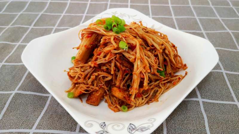 这才是金针菇最过瘾吃法,不炒不炸不凉拌,无烤箱也能做出烧烤味