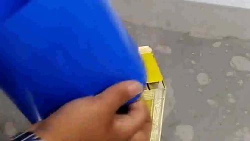 这块电池是从,特斯拉,拆下来的,装到电动车上,跑一百公里都不用充电