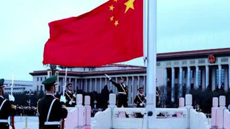 天安门的升旗队庄重而肃穆,但是你知道升旗杆下的空调是干嘛的吗?