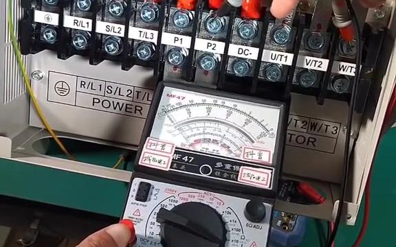 用万用表来判断变频器好坏,不知道你能看明白不?书上有图也是这么讲。