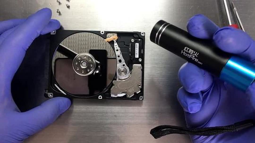 拷贝数据不慎跌落,硬盘摔伤严重,磁头变形,网友痛哭我的资料呀