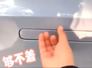 汽车的门把手拉不开,结果最后才发现,原来竟是这样!