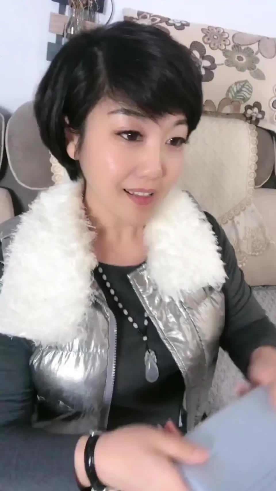 你愿意和我一起看电影吗?