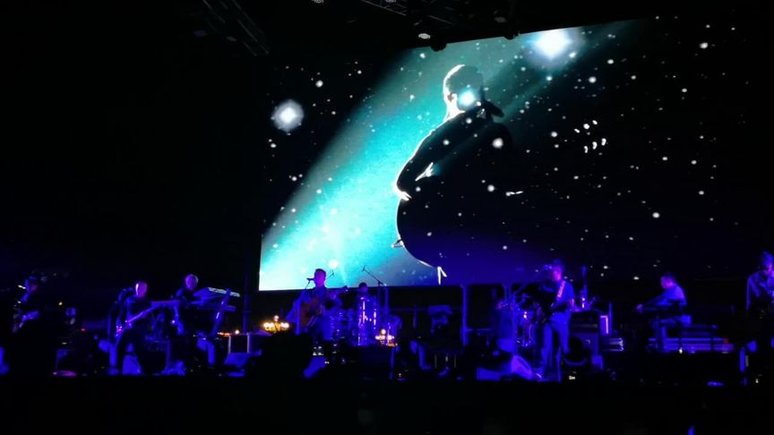 都说有生之年,一定要看一场许巍的演唱会,果不其然。#许巍