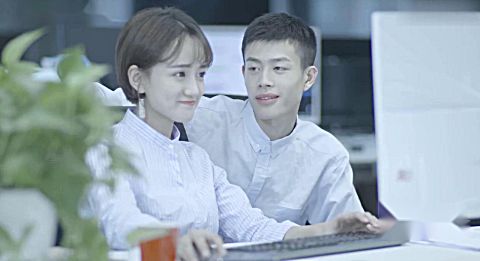 别傻了,其实他没那么爱你