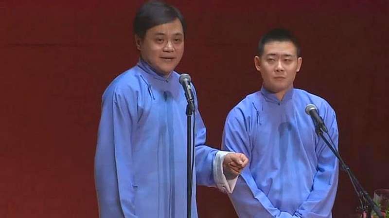 这个人模仿海洋动物还真的有一手,厉害了!