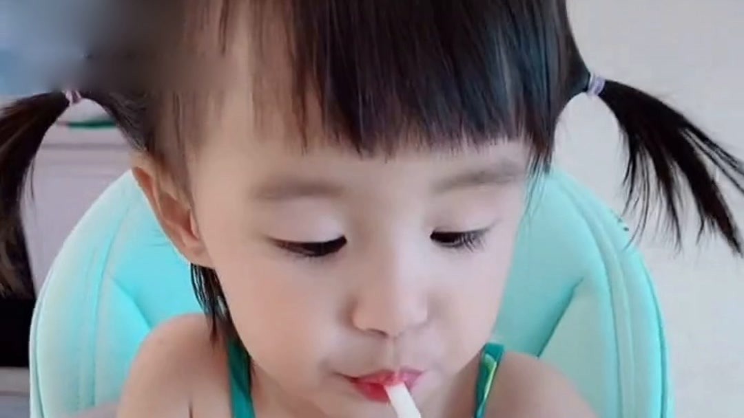 给两岁娃喝奶用这种吸管杯喝奶太省事了,带刻度又好清洗,到手只要...