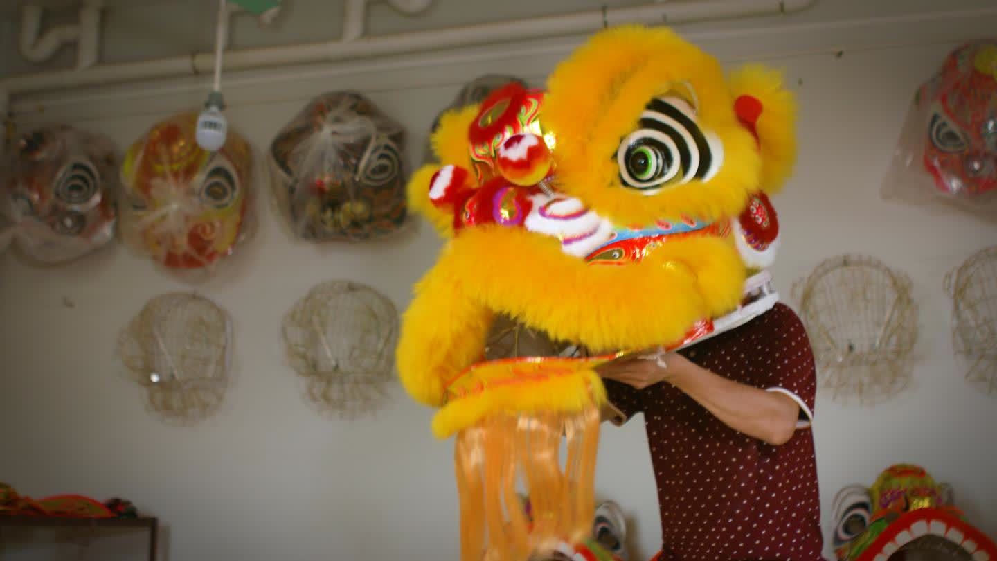 揭秘舞狮狮头制作过程,步骤少难度高,每年销售额千万却没人肯学