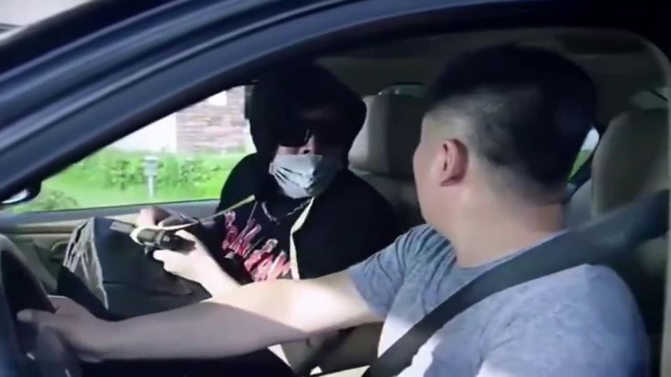 怎样奇葩挂档,居然把绑匪气哭了