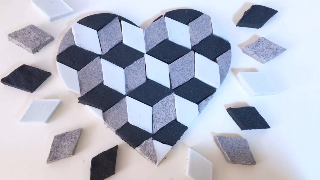 几何图形拼装成的黑白色的心