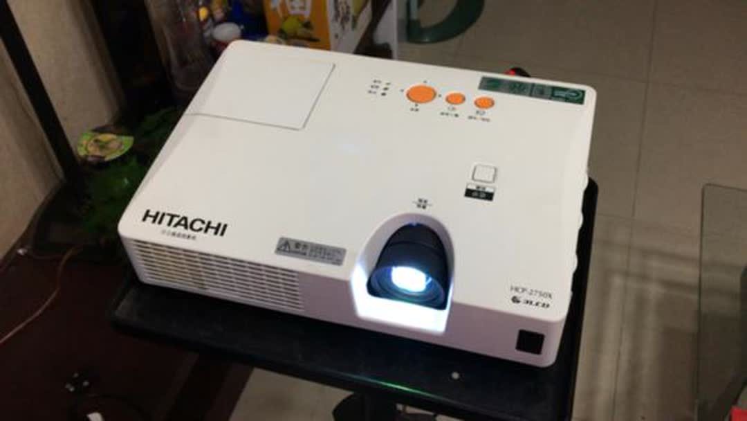 日本日立HCP-2750X 投影仪投影机色彩效果亮度一流