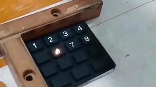 我一直认为计算器的按键是写上去的,今天我才明白原来是激光刻上去的