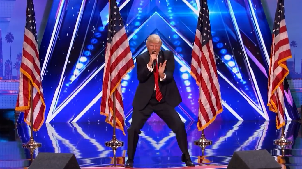 继模仿英国女王后 又一神人模仿特朗普 爆笑全场