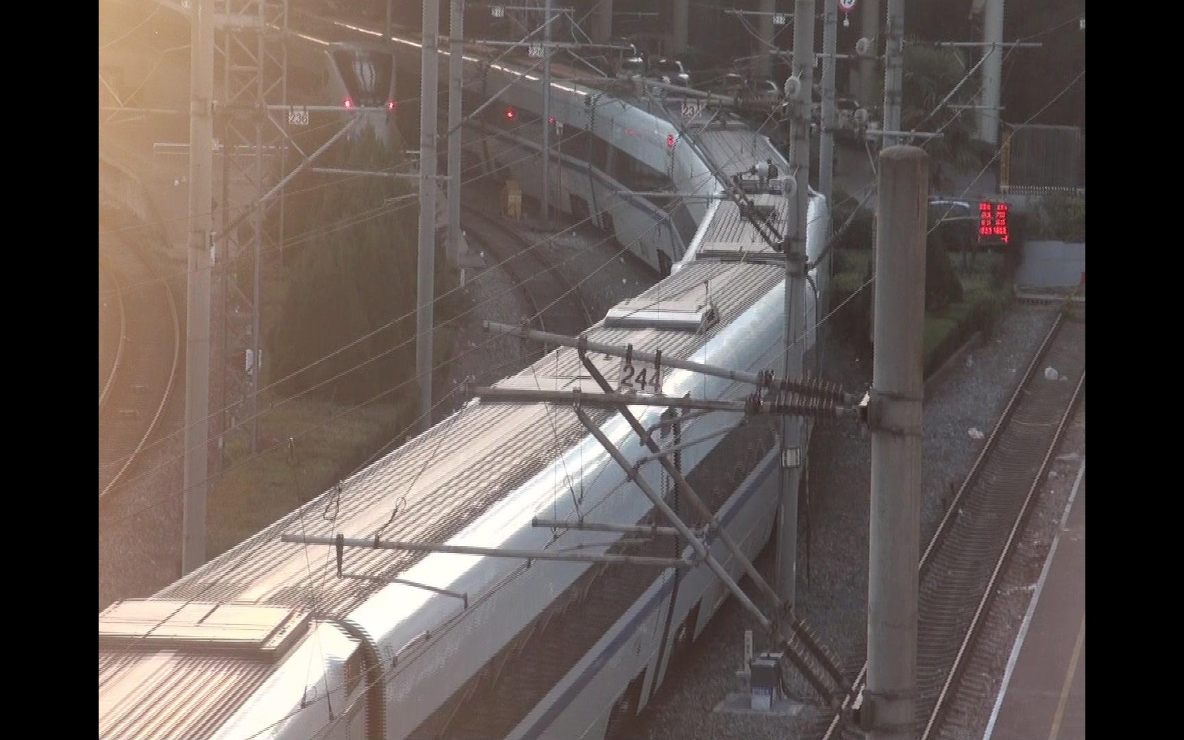 CRH1E进上海站