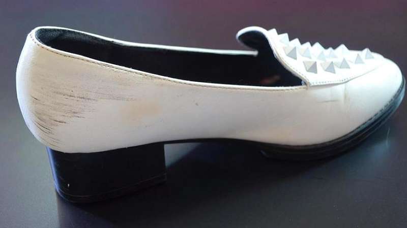 鞋子有划痕先别扔,只需用它擦一下,划痕立马修复,省钱又实用