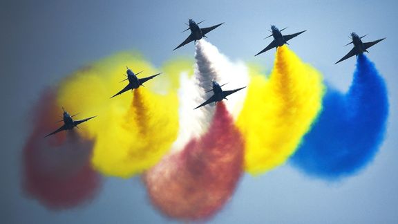 酷炫!中国6架歼-10亮相俄罗斯 连续21个高难度动作惊艳全场