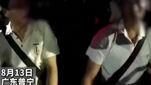 司机让乘客系好安全带,乘客不但拒绝,还把司机打的头破血流