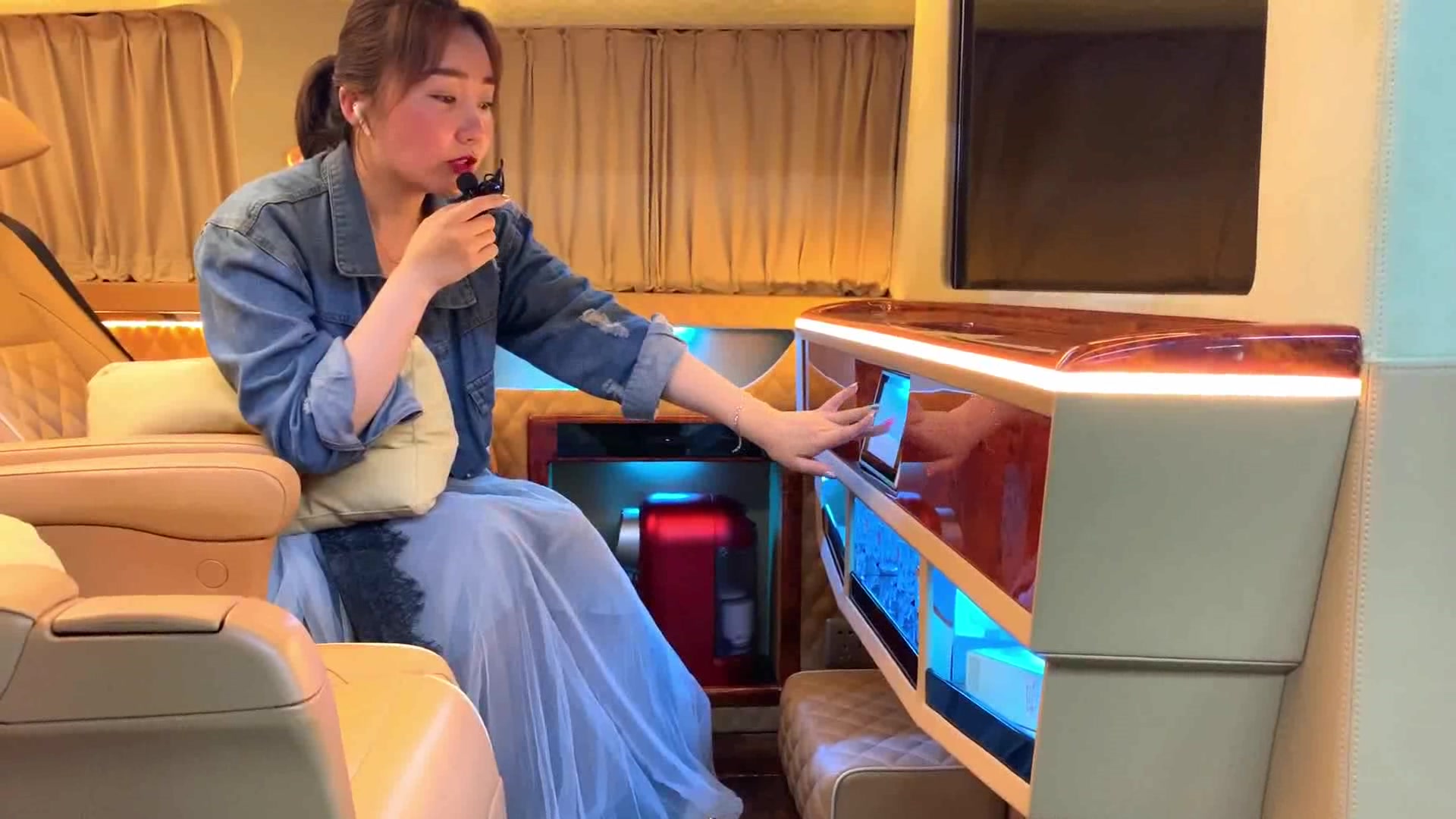 ...2019最新奔驰商务车 奔驰V260L晶钻版隔断商务车 奔驰两用商用车 ...