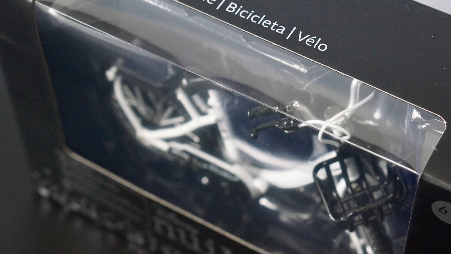 ...限定系列nuiMOs限量合金自行车主体使用亚铅合金制作脚踏板可转动...