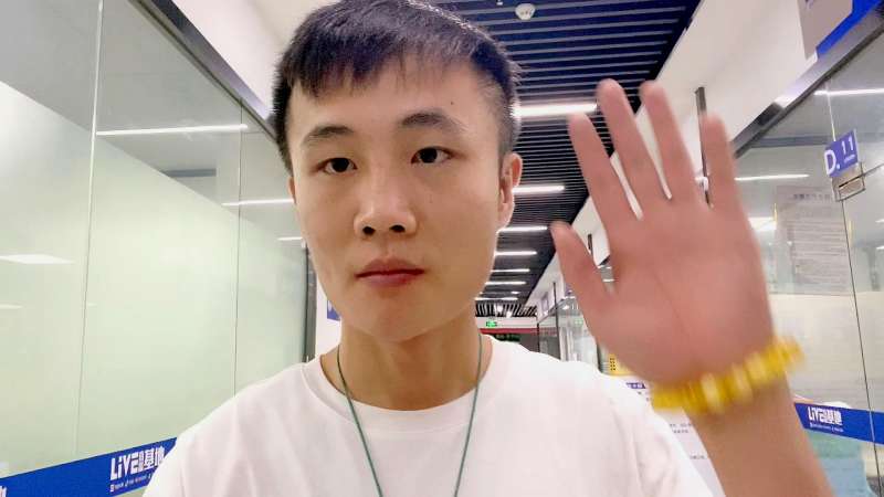 一个翡翠代购直播间是怎么运营的?老五带你揭开它的神秘面纱!