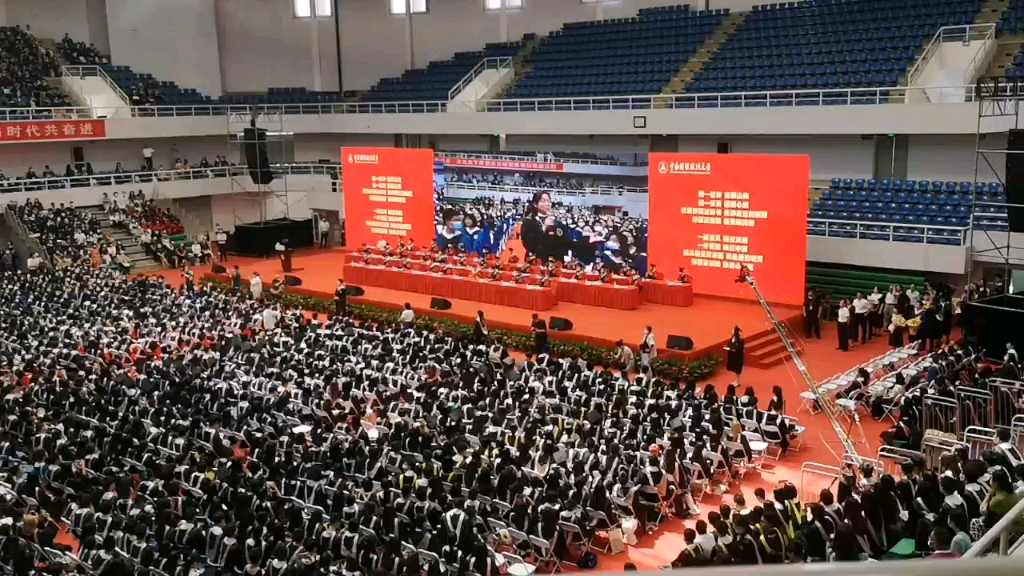 中南财经政法大学2022毕业典礼毕业生献