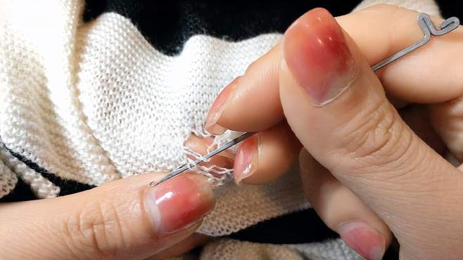 如何用钩针修补毛衣?毛衣修补破洞方法