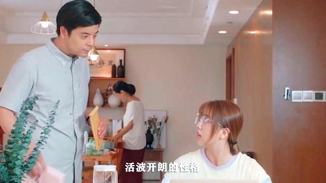 致我们甜甜的小美满:学妹被校草学长记住了,甜甜的爱情向她走来