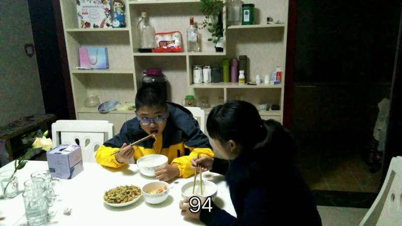 儿子的半期成绩出来了,回家说分数像挤牙膏,到底考得怎么样