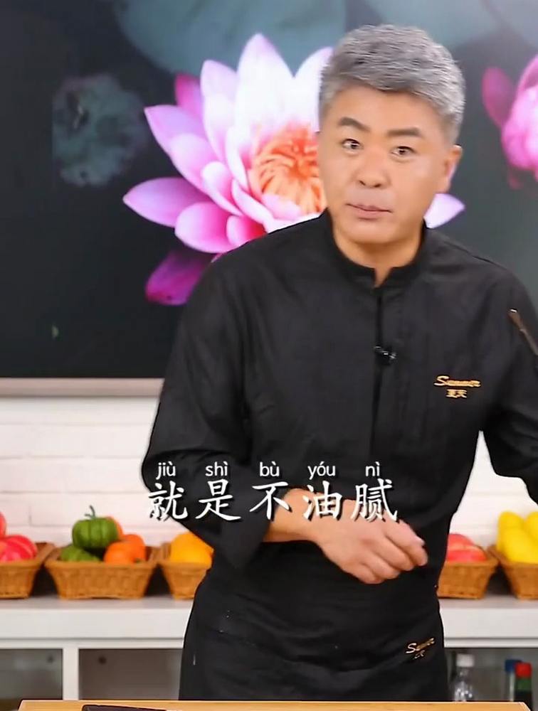夏叔教大家肉皮冻的正确做法,筋道Q弹,皮冻透亮,适合现在吃