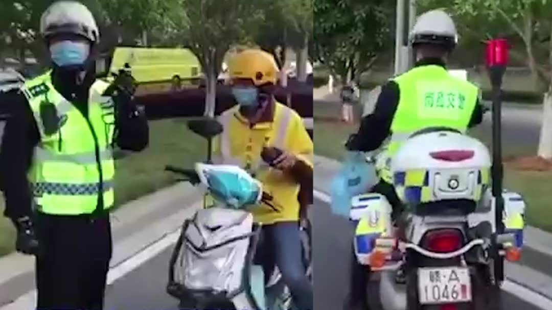 外卖小哥违章担心被投诉,交警暖心帮送餐,还不忘提醒:五星好评