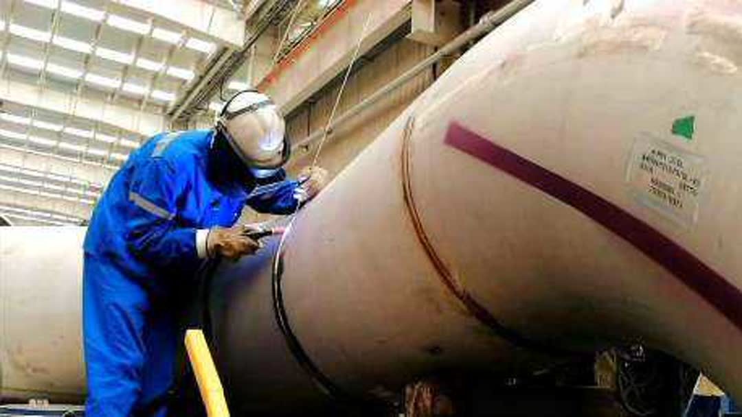 不锈钢超大管道焊接,师傅技术工资一天最少600,网友:值!