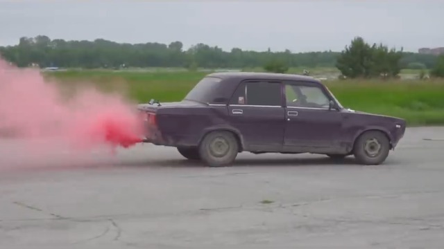 打印机墨水能当汽油用?国外大叔将其加油箱中,网友:彩虹屁