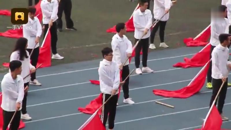 ...运会上挥断旗杆,拿半截木棒淡定继续】4月27日,重庆师范大学 运动会...