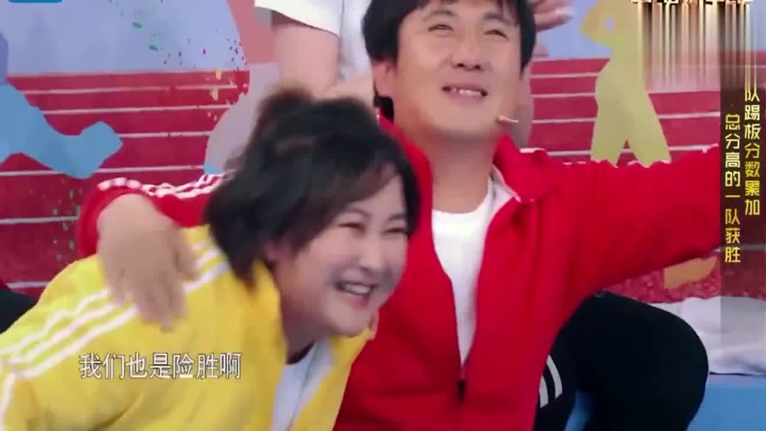 黄圣依踢板太拼,踩着贾玲登高夺分,全场沸腾