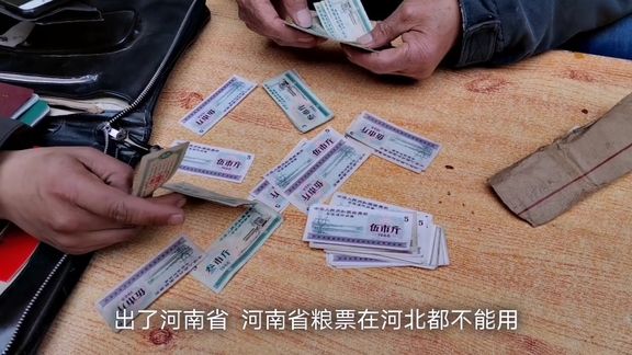 1965年的全国通用粮票,公公收藏一百斤,这种粮票还值钱吗?