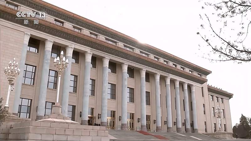 习近平举行仪式欢迎伊朗总统访华