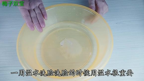 教你正确洗脸的方法,这样洗皮肤白净光滑,回家试试