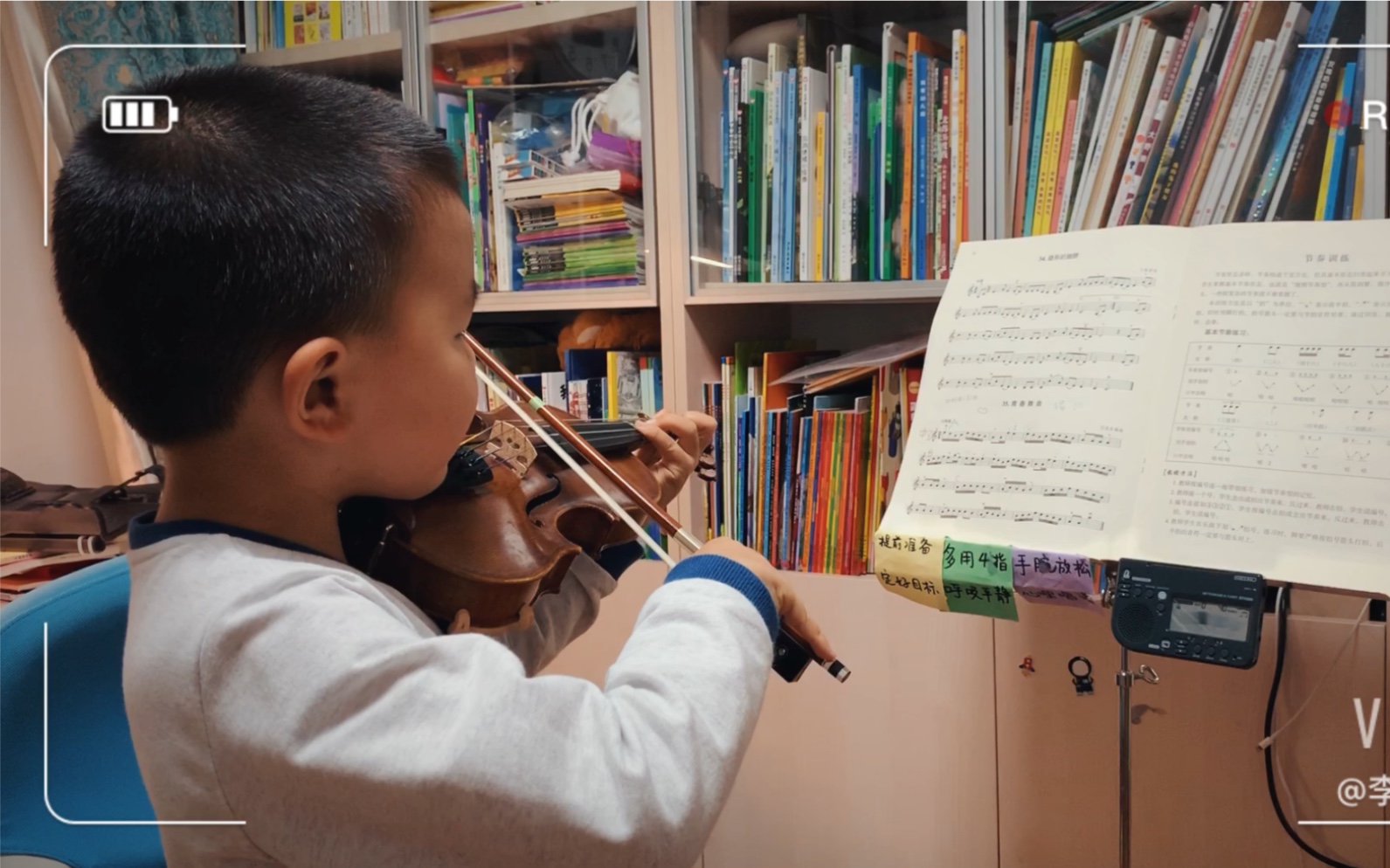 ...吼叫,还有很多游戏,情境,角色扮演可以介入。这就是“连哄带骗”吗?