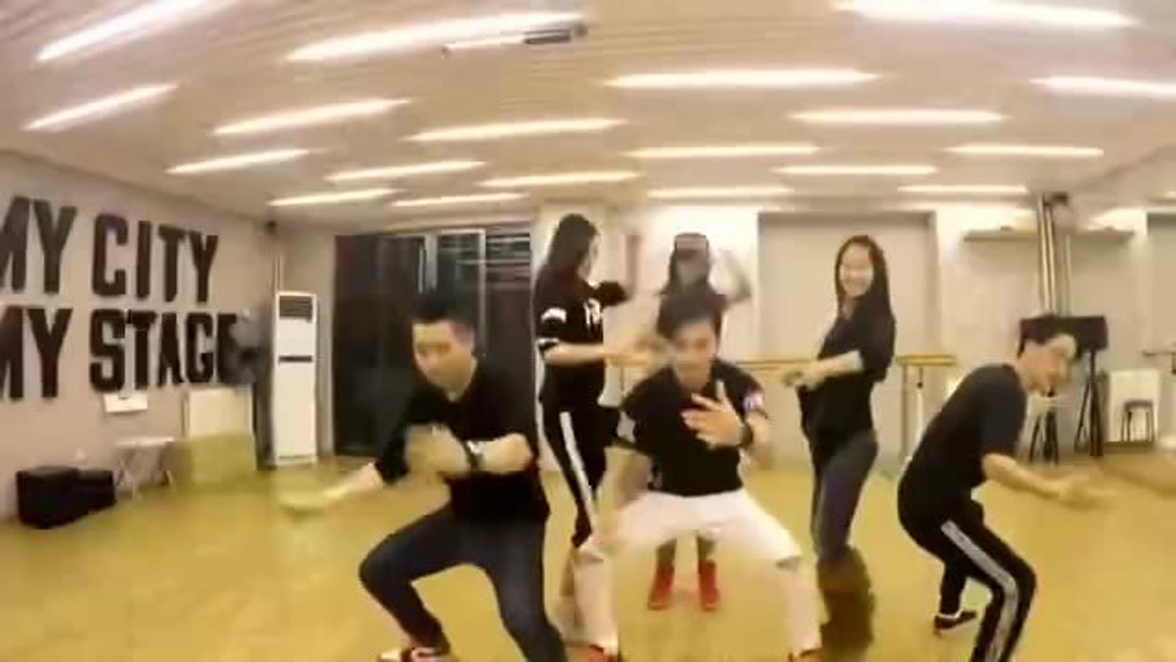 年会创意团体节目 年会必备搞笑舞蹈