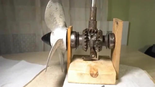 万吨巨轮的螺旋桨是如何控制转向的?看完这个视频终于明白了!