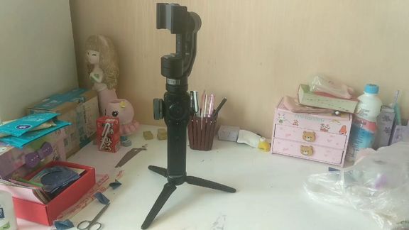 意外的惊喜 拍视频的时候朋友看我拍的视频很抖 送给我一个稳定器