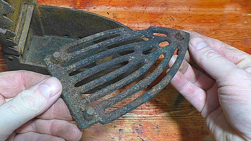 翻新一个100多年前熨斗,木炭加铁盒,那时候人们是这样熨衣服的