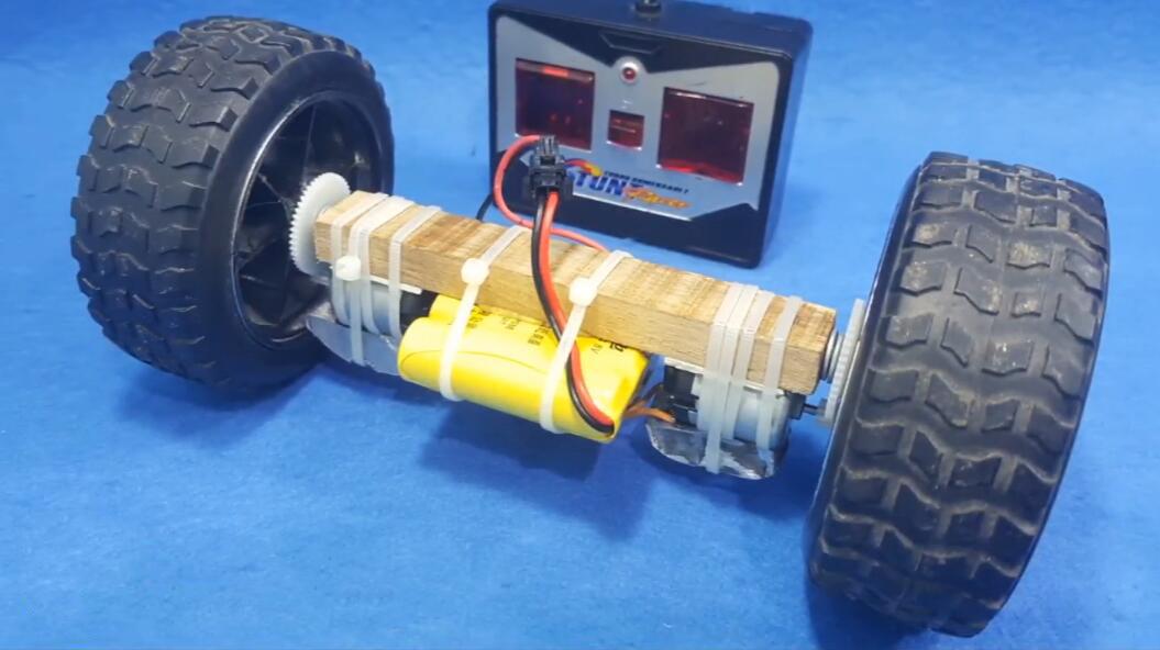 简单方法自制可遥控两轮平衡车 创意DIY电动滑板车扭扭车