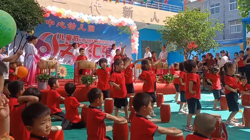 #演出现场 #上才艺 #谁还不会个乐器 #陪伴孩子的美好时光