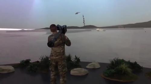 模拟训练,打直升机的感觉很真实!