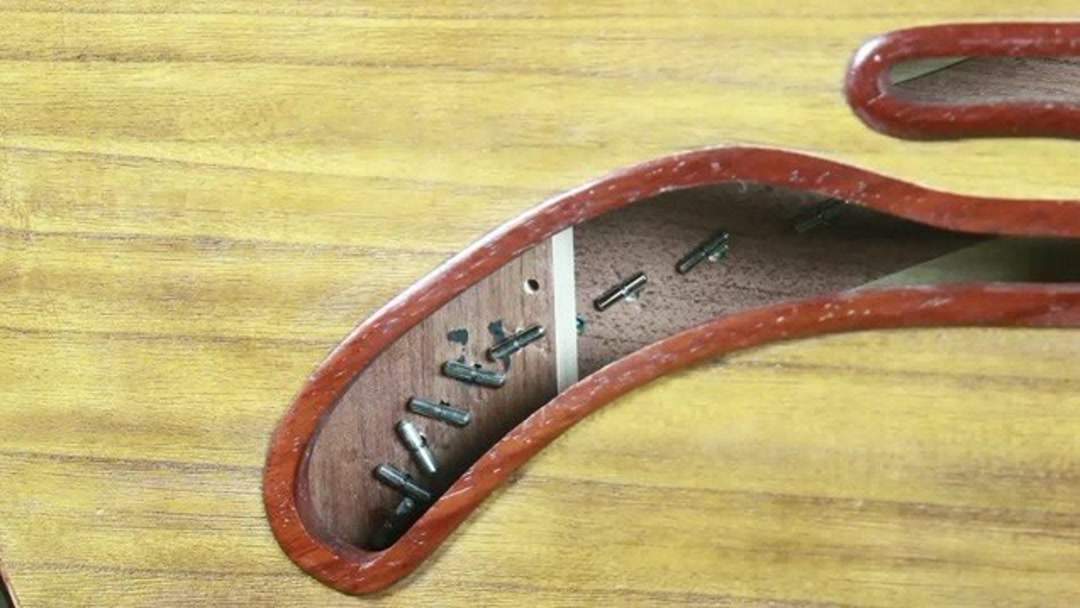 古筝的穿弦孔与上弦轴钉