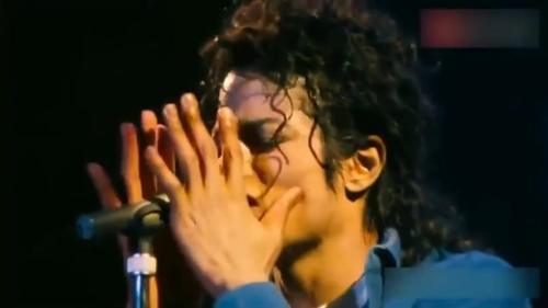 世界明星迈克尔杰克逊最厉害的演唱会,开场5秒晕倒十几个!