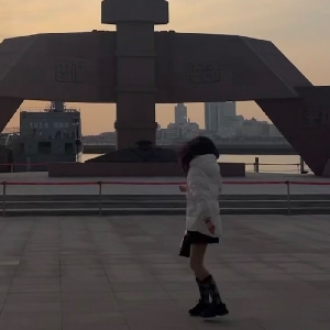筠雾窃蓝 