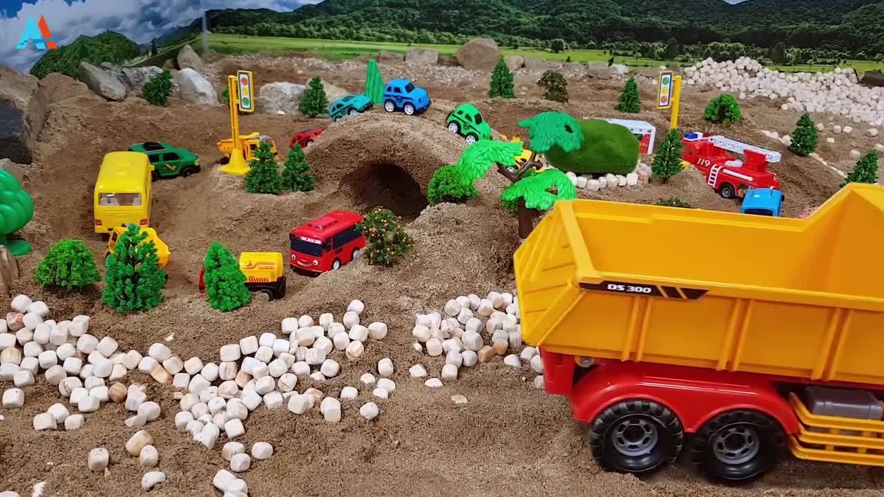 工程车救援队,工程车运沙子做沙堡