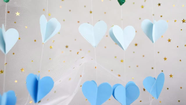满足你少女心的爱心纸风铃制作